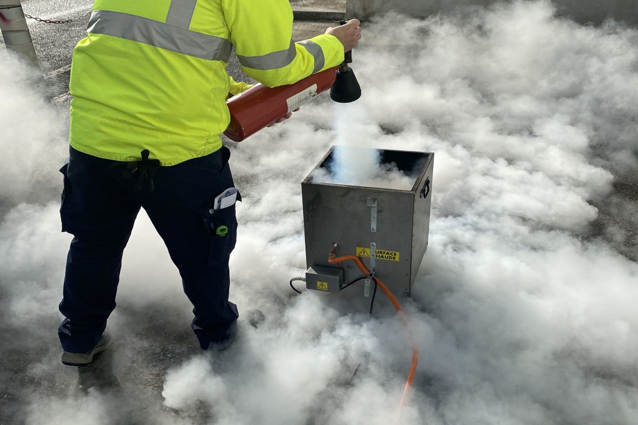 Comment utiliser un extincteur à CO2? – Le geste qui sauve | Organisme ...